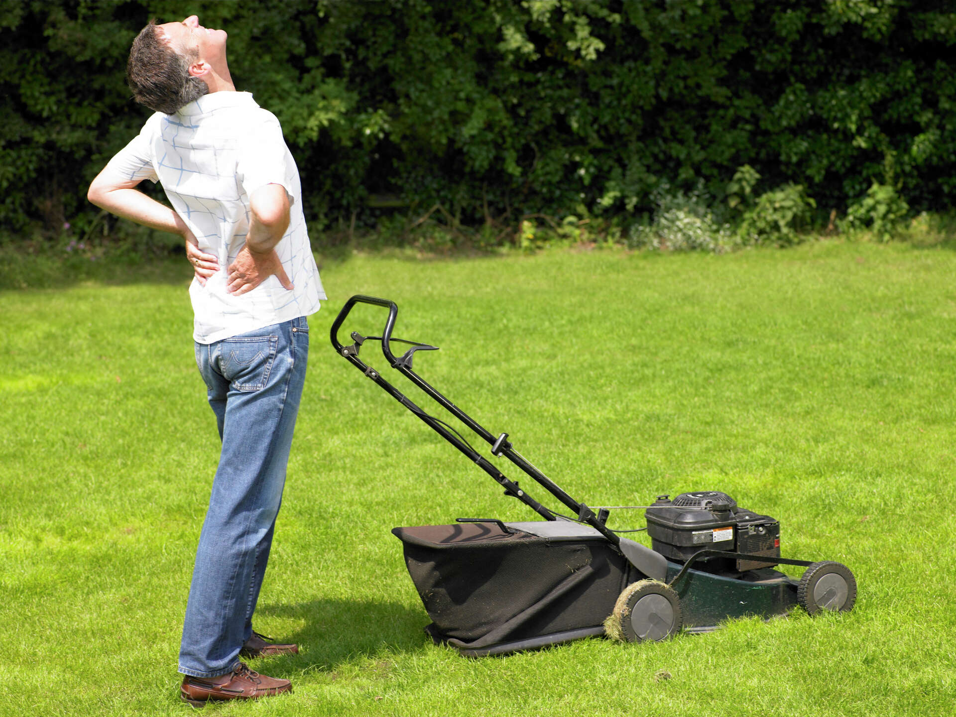 Does Pushing a Lawn Mower Cause Back Pain?