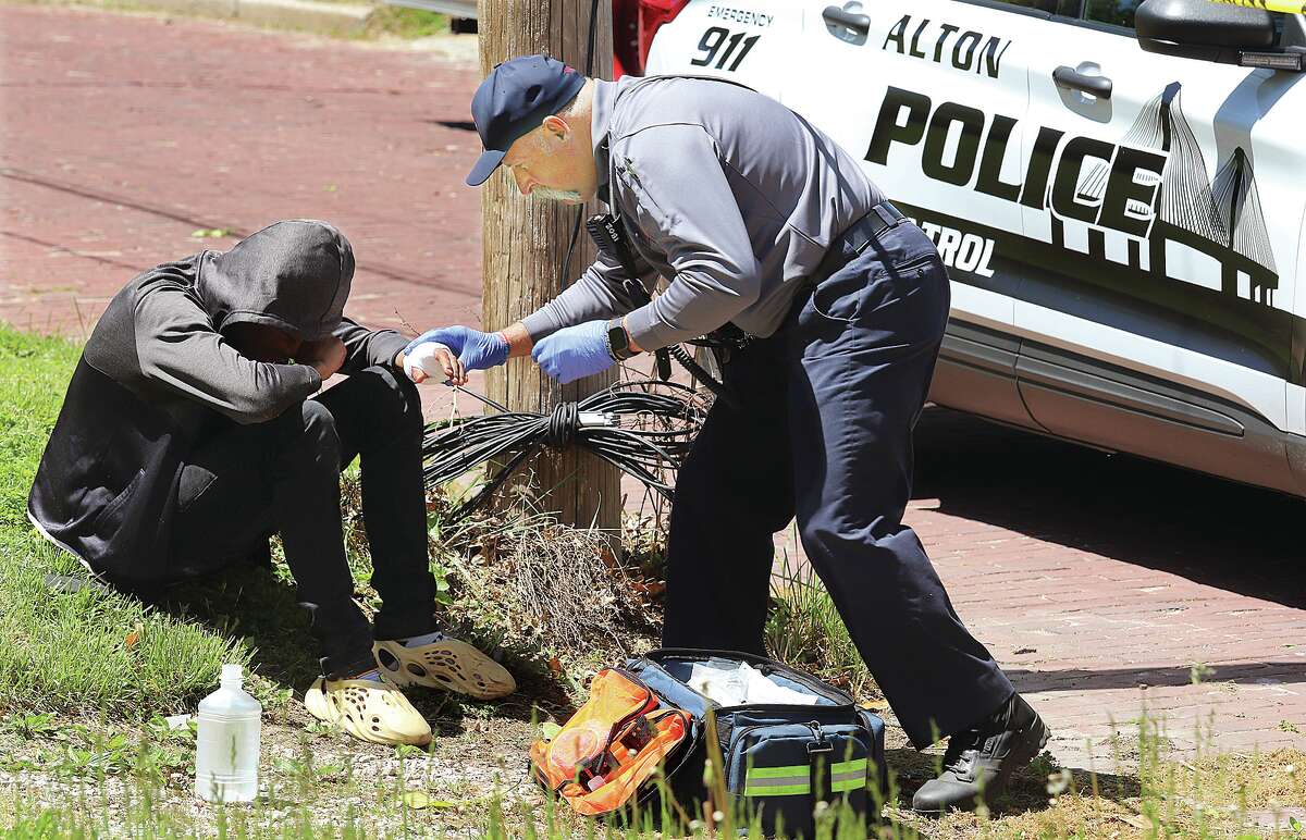 One dead, one in custody after Alton shooting Tuesday