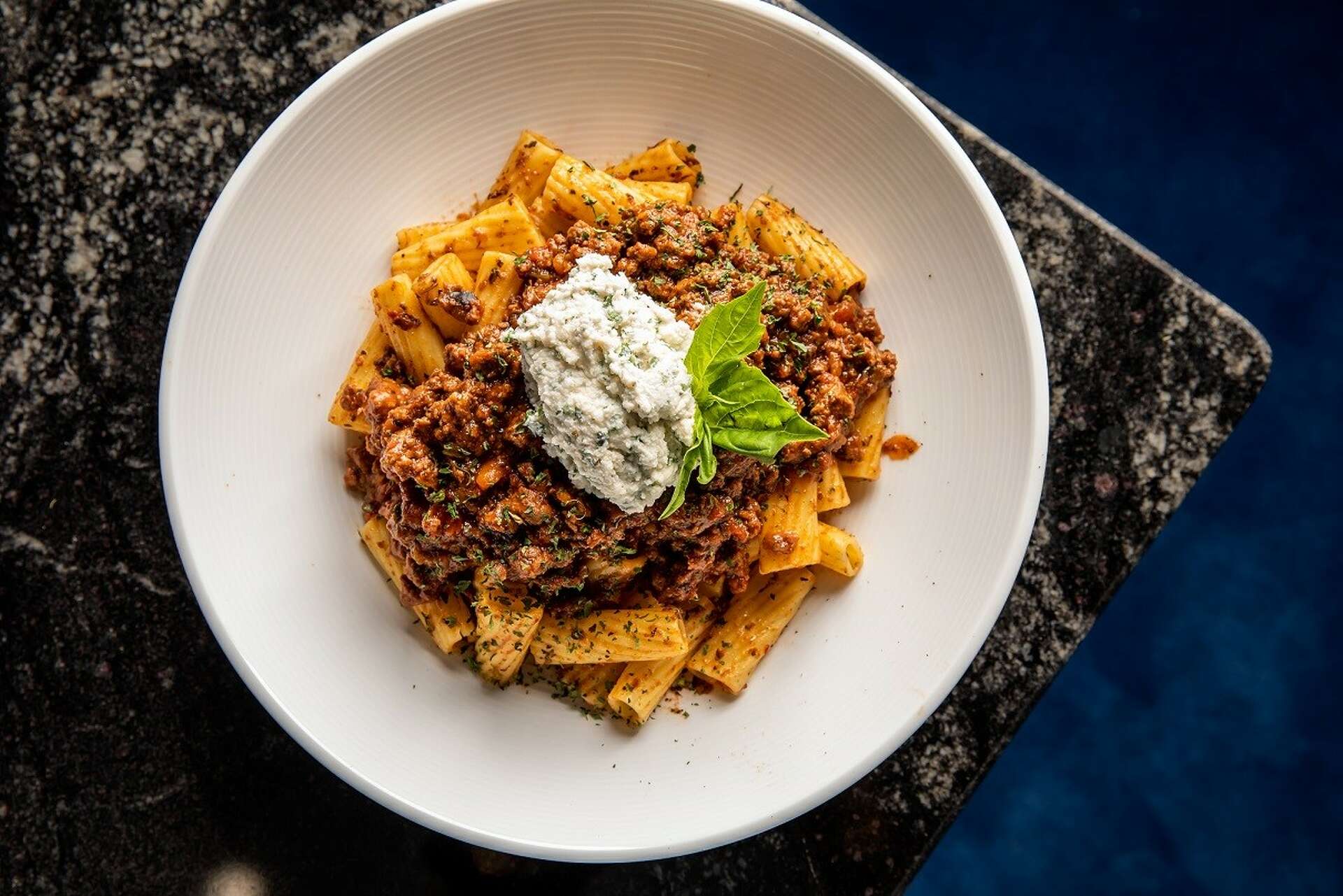 FRNDS restaurant and lounge opens in Rice Village