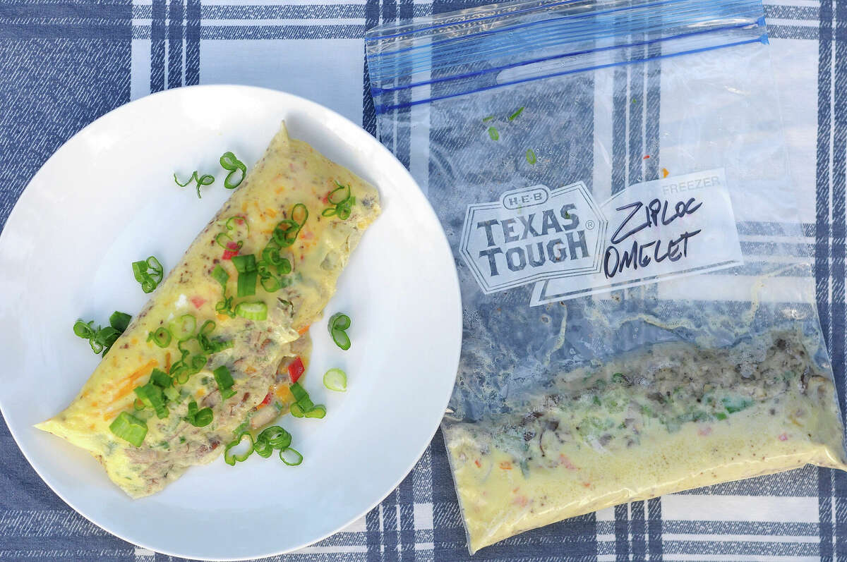 Miranda Lambert cooks an omelet in a freezer bag, but should you?