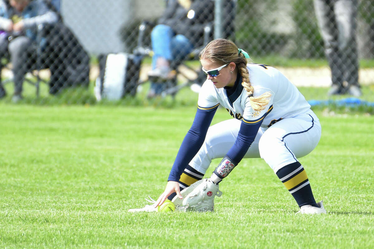 Chemics rally to fend off scrappy Chargers