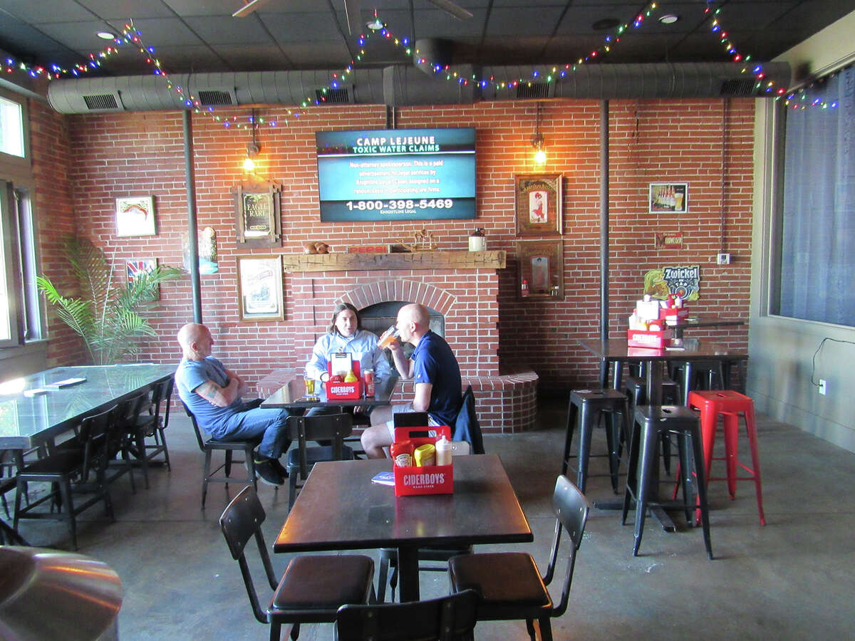 Sneaky’s Bar and Burger Joint new at Recess Brewing site, Edwardsville