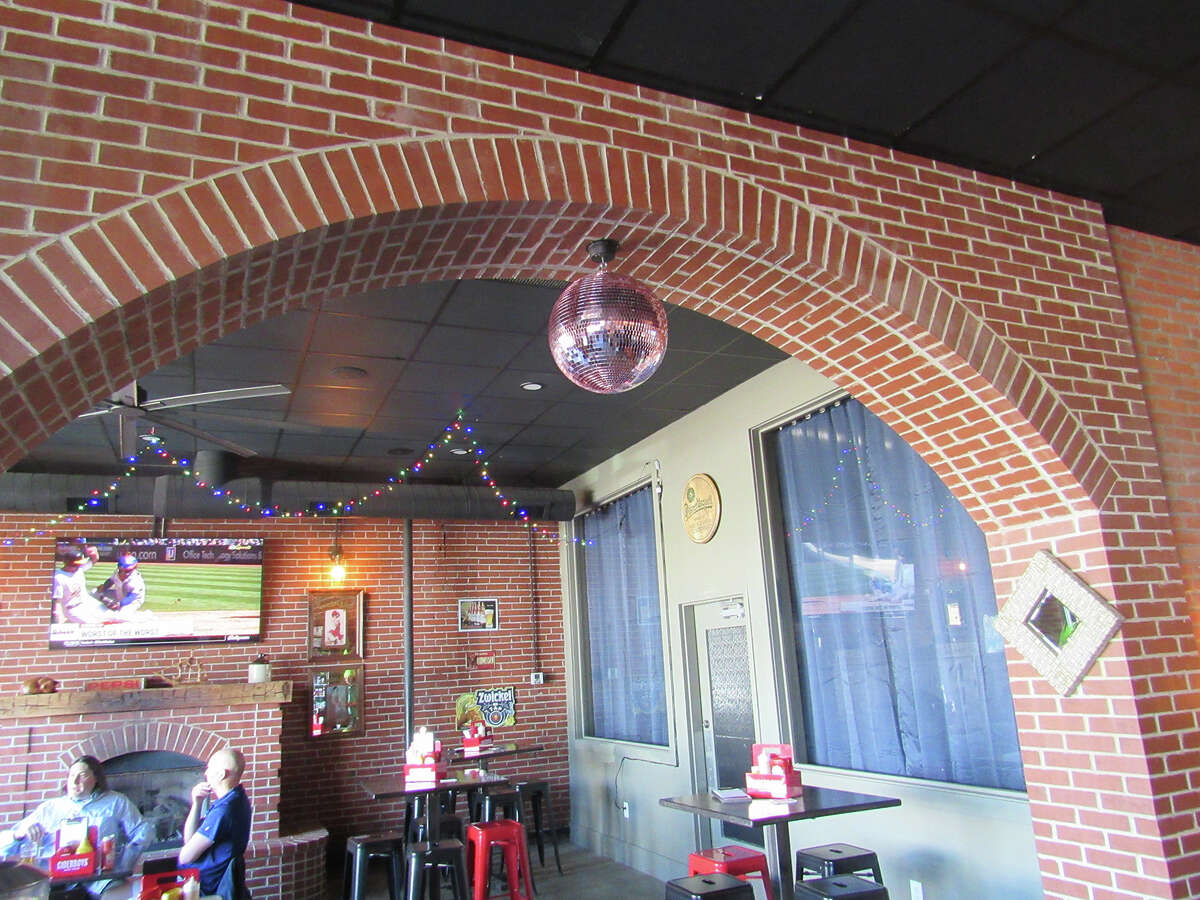 Sneaky’s Bar and Burger Joint new at Recess Brewing site, Edwardsville