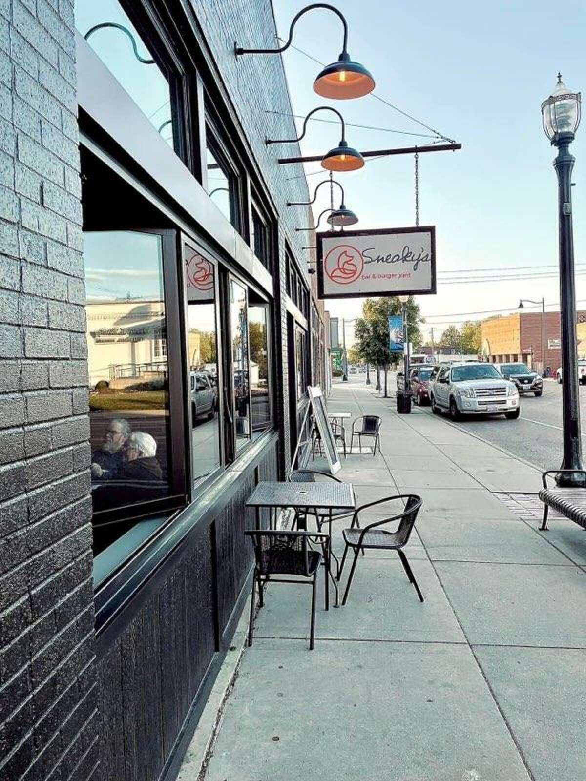 Sneaky’s Bar and Burger Joint new at Recess Brewing site, Edwardsville