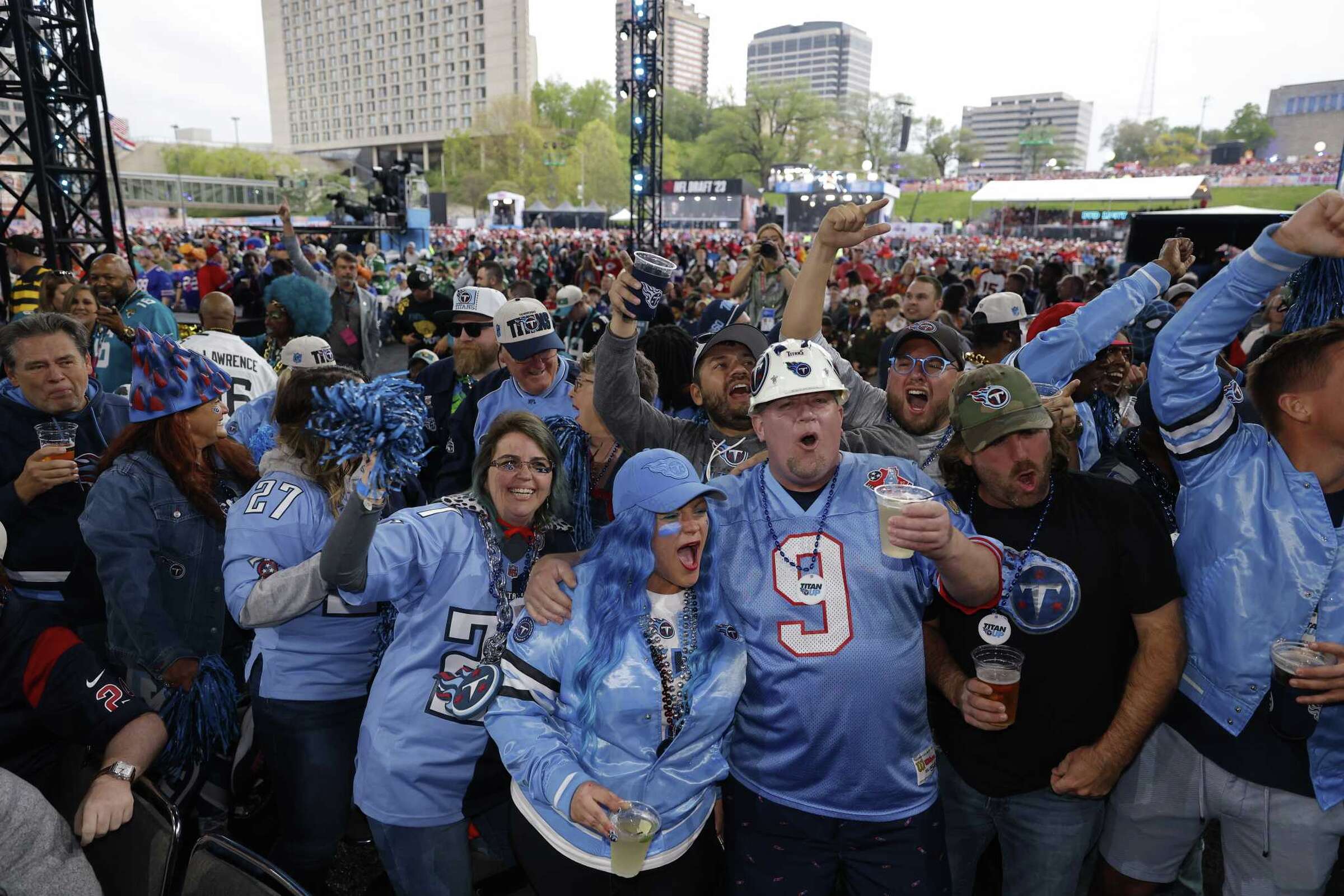 Luv Ya Blue in Tennesee: Titans unveil Houston Oilers throwback unis