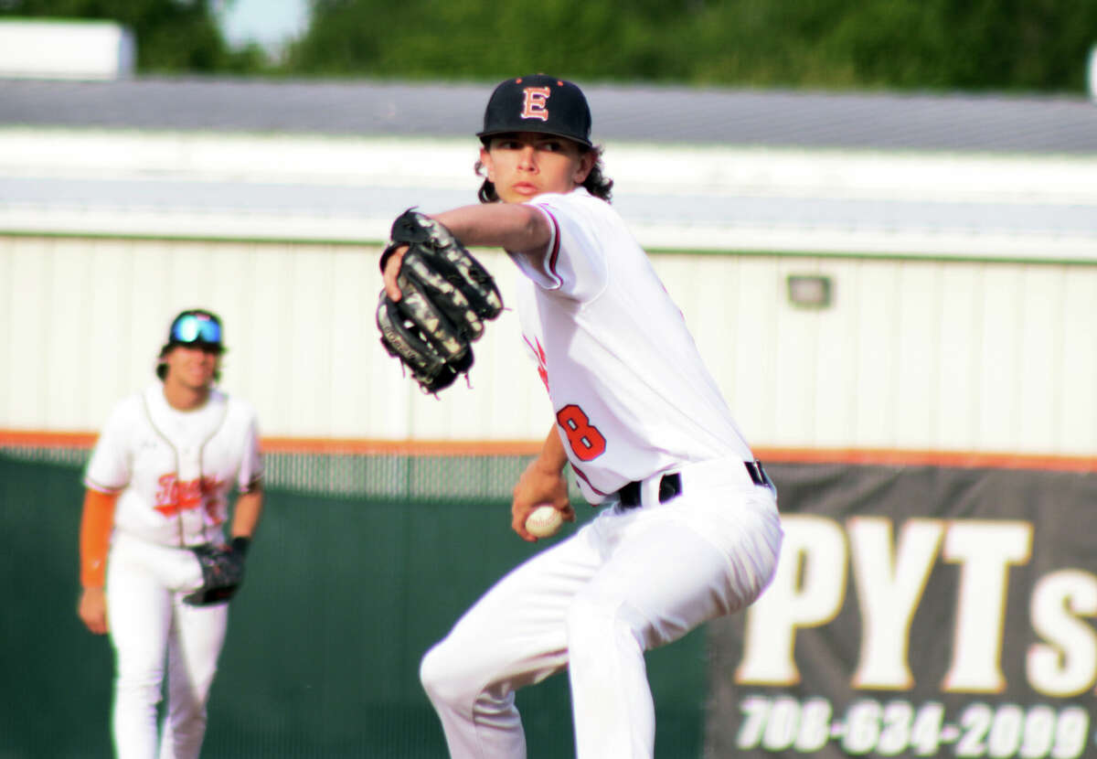 Edwardsville bats stay hot in rout of Maroons