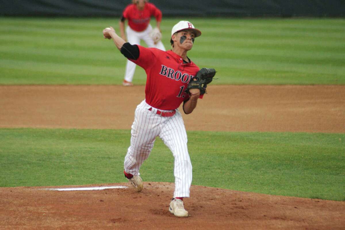 Strake Jesuit edges Clear Brook in baseball playoff opener