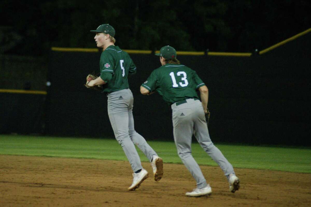 Strake Jesuit edges Clear Brook in baseball playoff opener