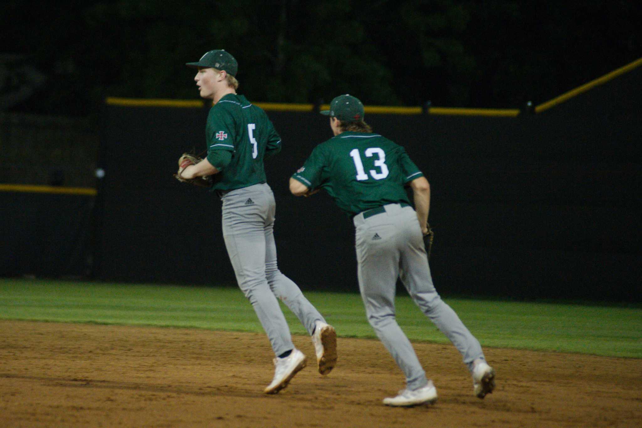 Strake Jesuit edges Clear Brook in baseball playoff opener