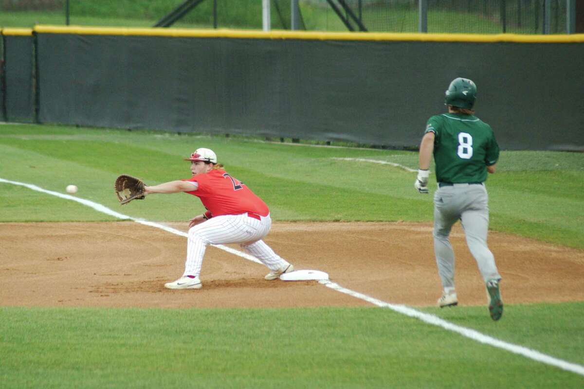 Strake Jesuit edges Clear Brook in baseball playoff opener