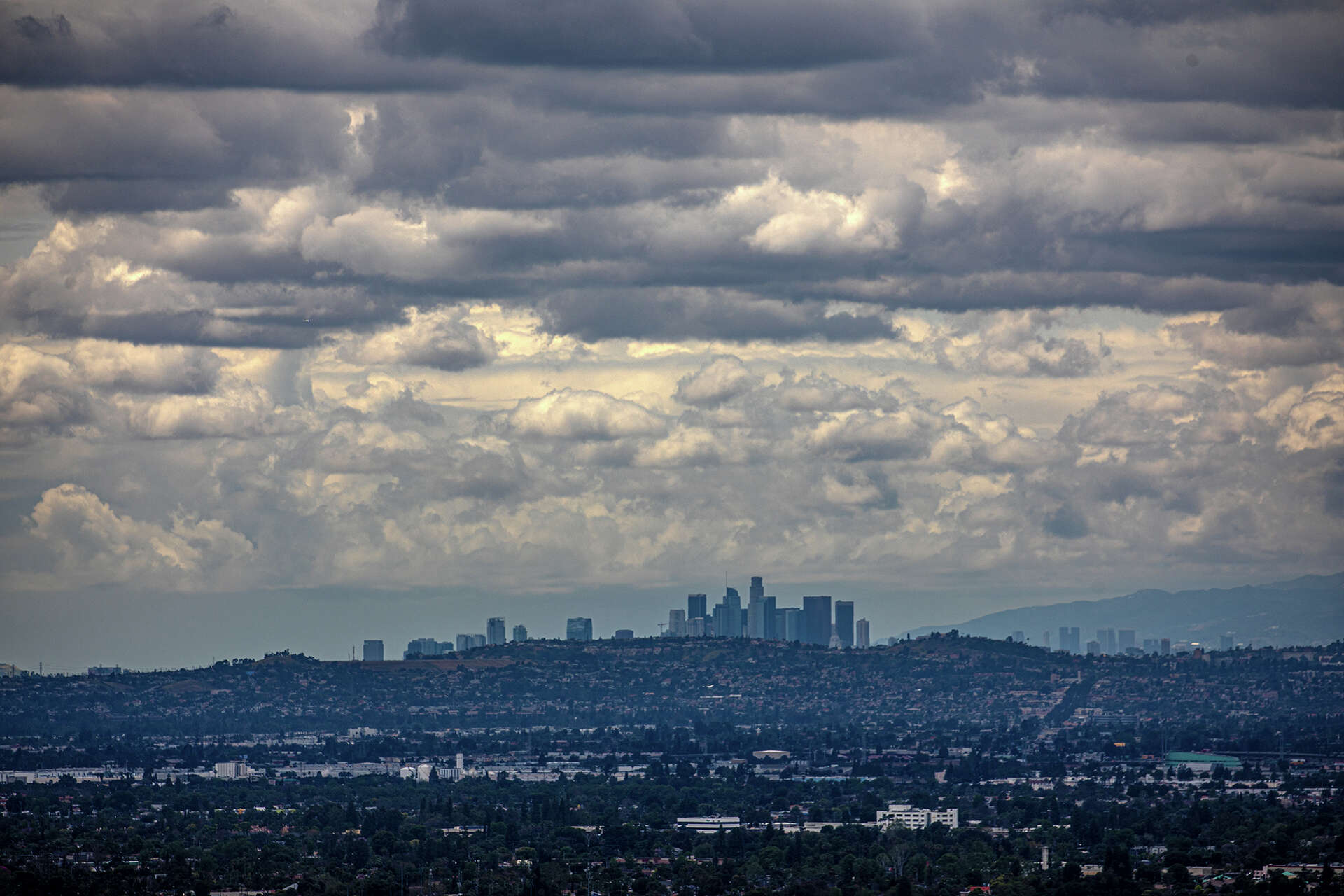 2 tornadoes touch down in Los Angeles County, damaging homes