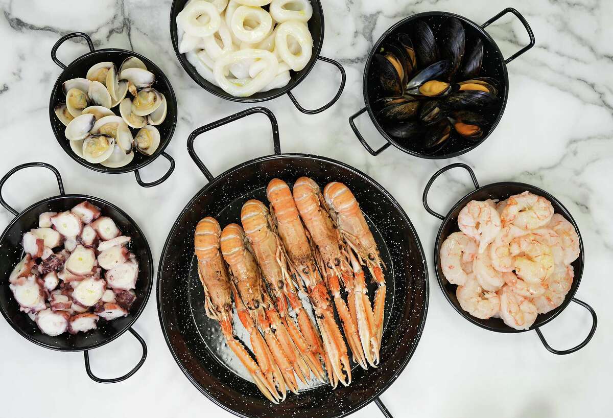 How to make the perfect Spanish paella, in honor of Queen Sofia