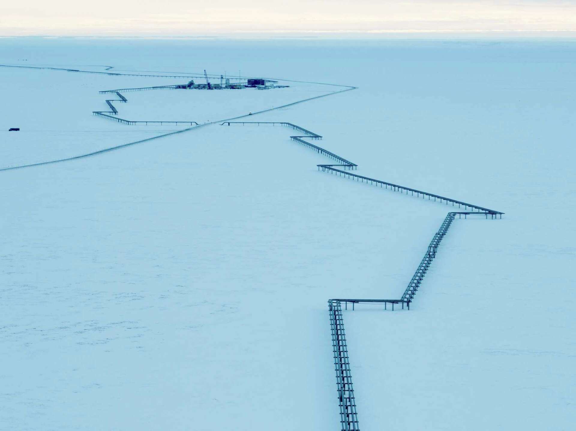 Exxon, Conoco see new LNG markets with planned Alaskan pipeline