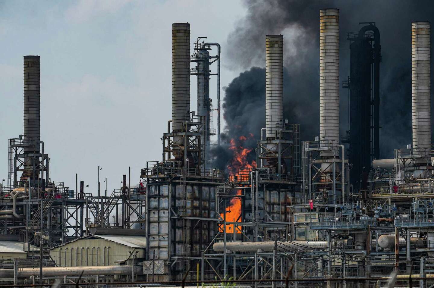 Shell fire updates: 9 contractors back home after Deer Park blaze