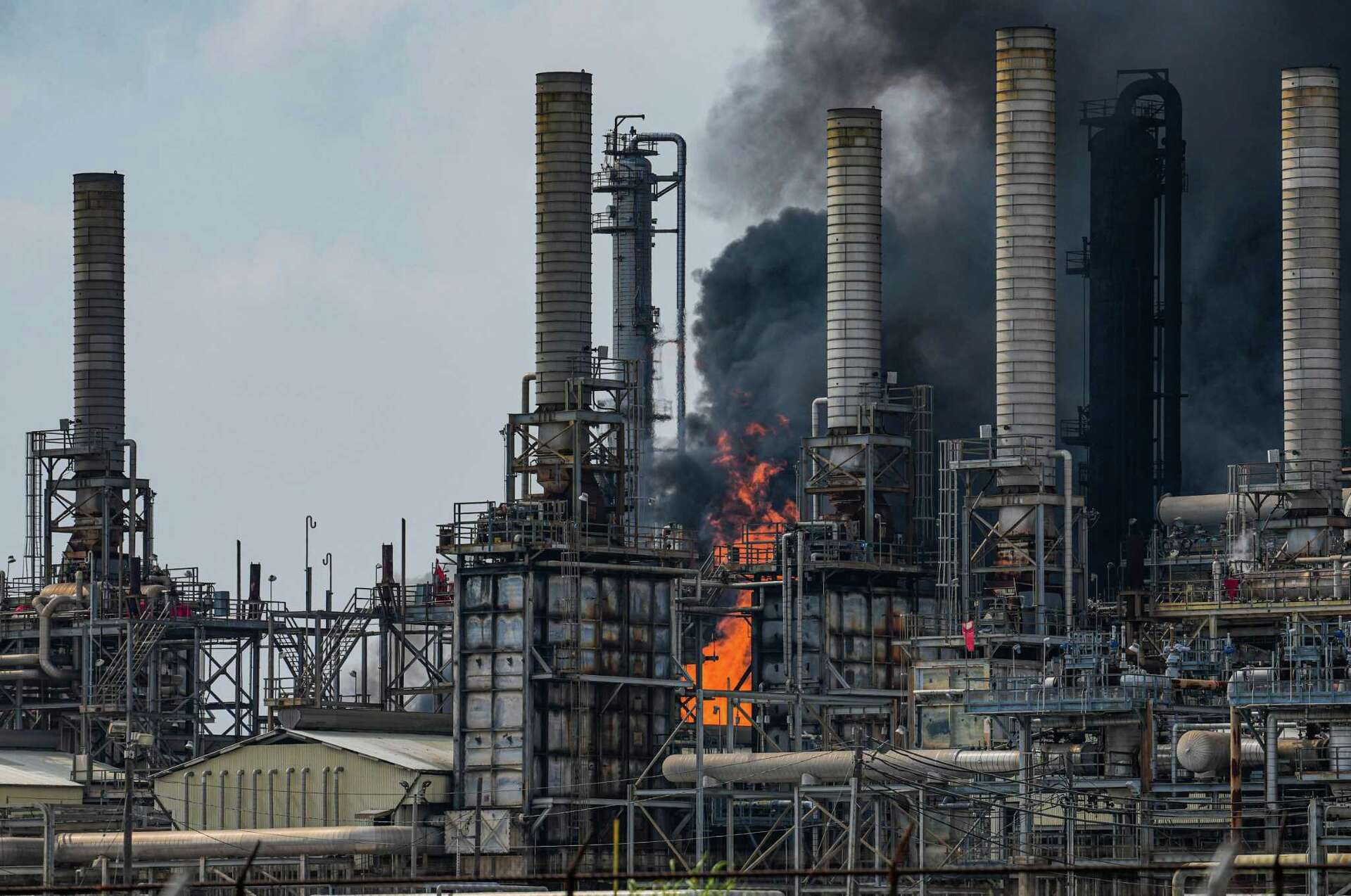 Shell fire updates: 9 contractors back home after Deer Park blaze