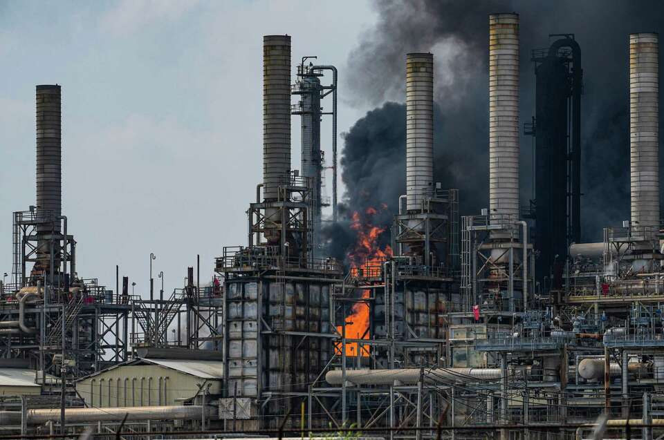 Shell fire updates: 9 contractors back home after Deer Park blaze