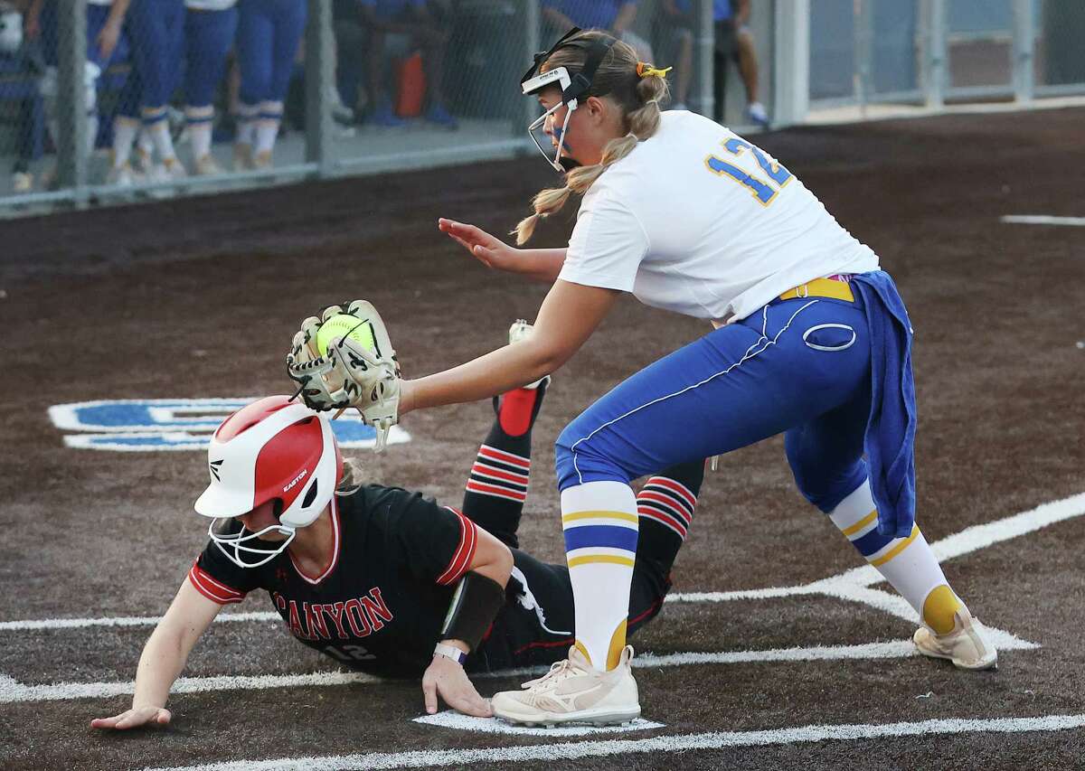 Canyon posts 10-0 softball playoff win against Alamo Heights