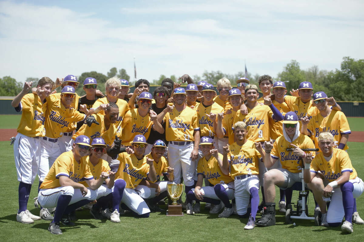 HS BASEBALL: Langhennig’s walk-off hit sends Bulldogs to area round