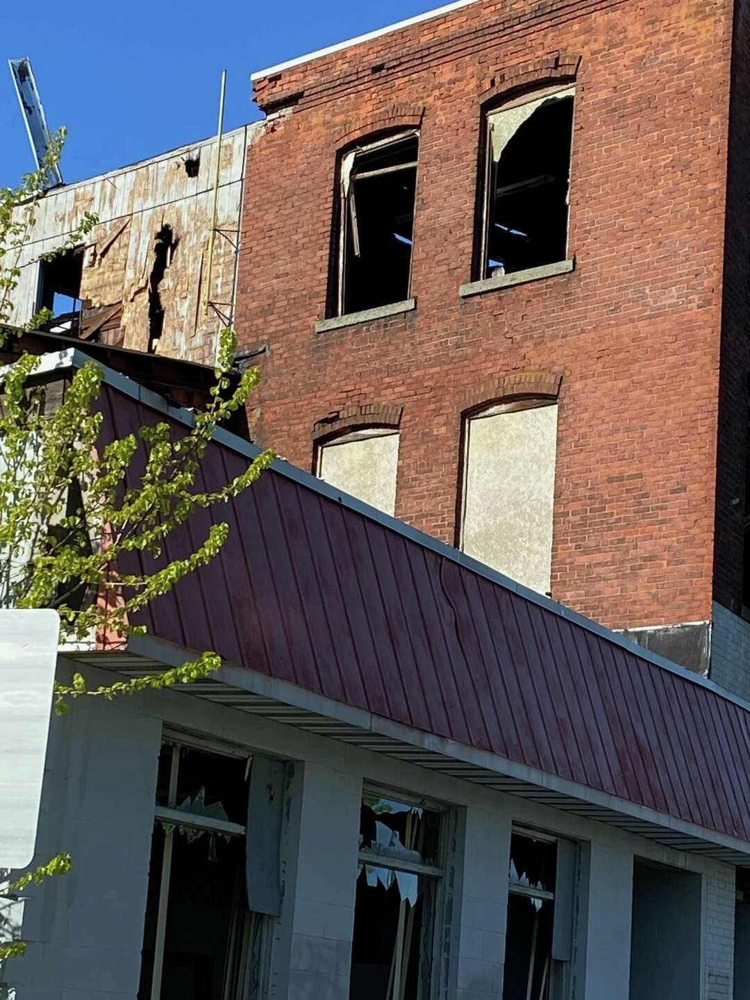 Officials: Massive six-alarm Meriden fire 'took off relatively fast'