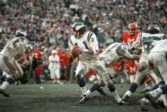 Joe Kapp, former Cal quarterback and head coach, dies at 85