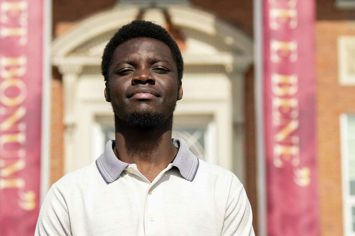 Siena College student provides lifesaving CPR to shuttle bus driver