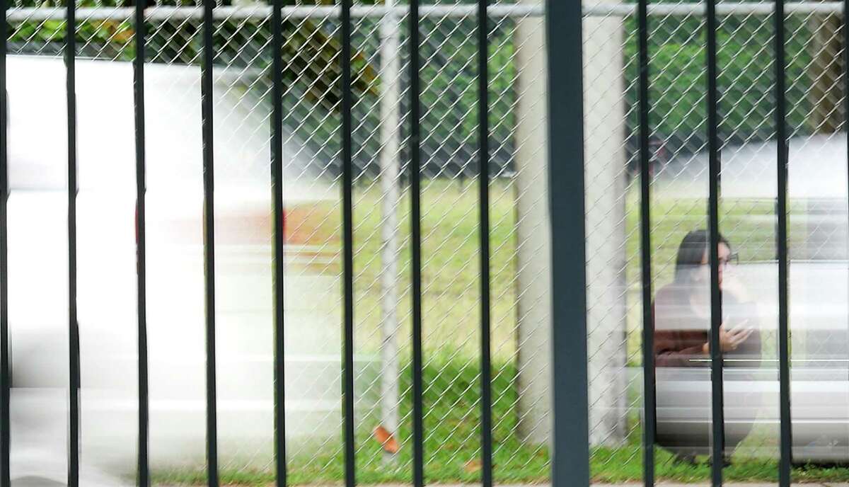 Lack of school crossing at HISD's North Forest High divides leaders