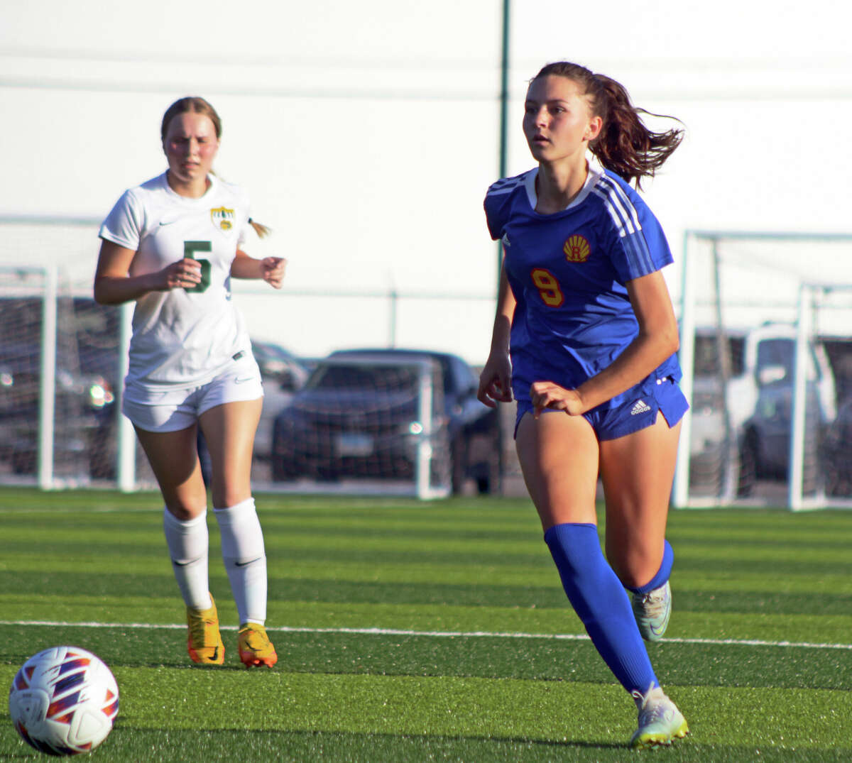 Roxana's Kamp scores four goals; Shells top Knights in regional semis