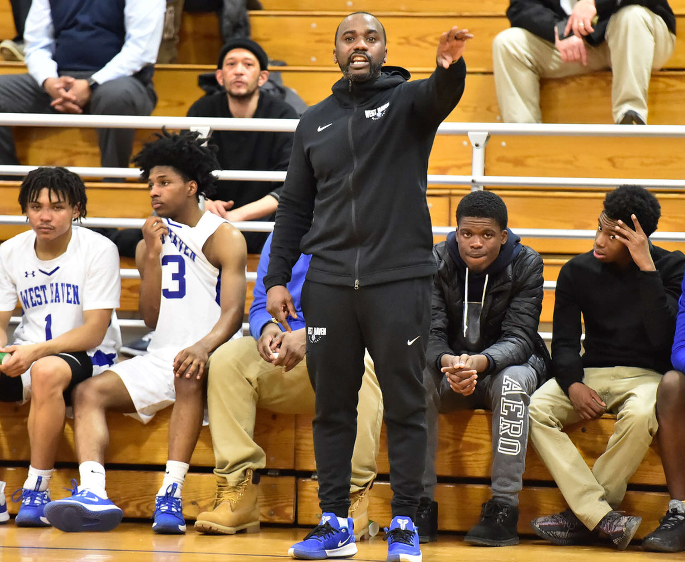 Basketball coaches Ken Smith, Ty Sullivan to vie for CIAC title.