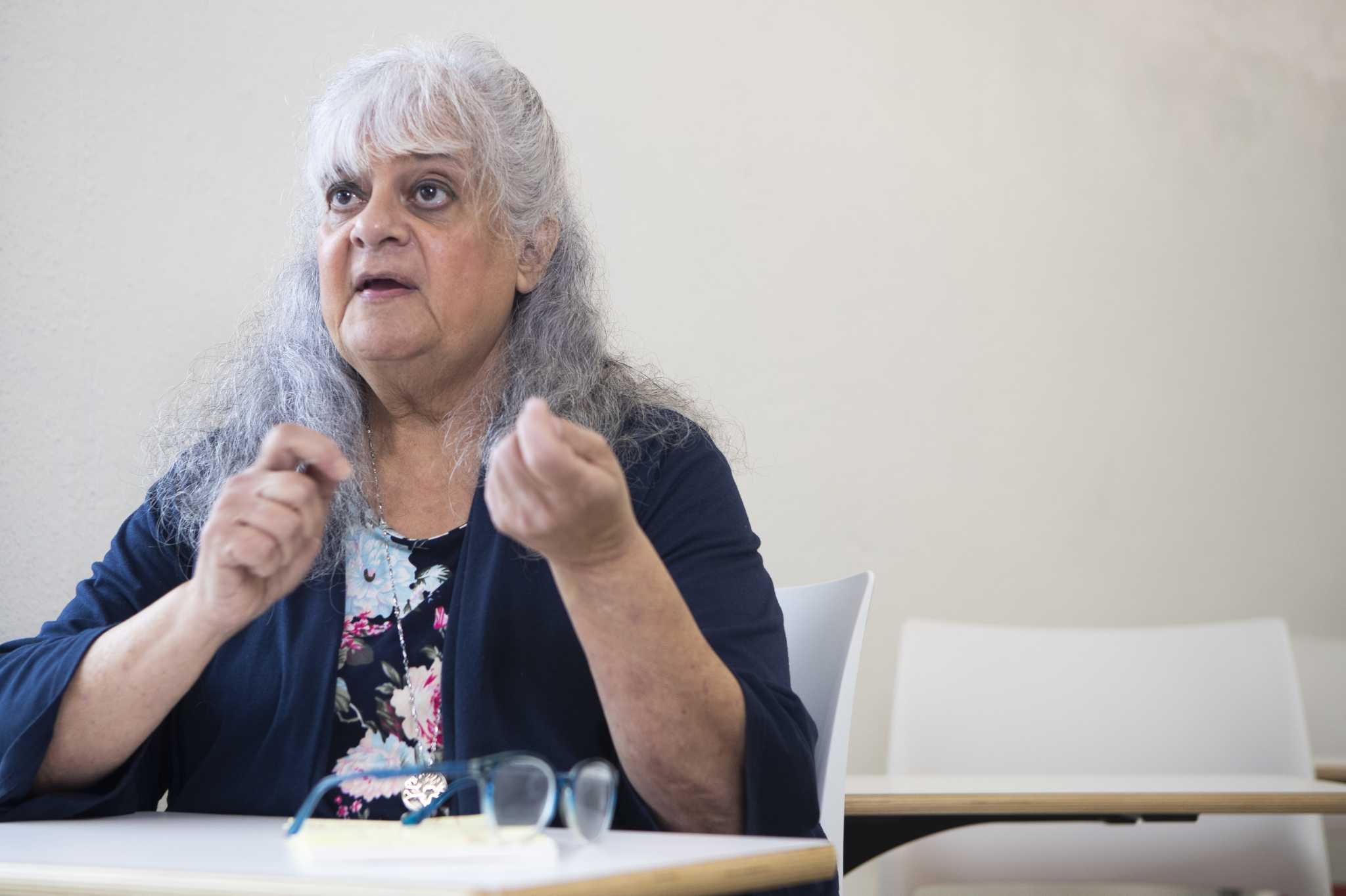 Actress helps adults practice English at University of St. Thomas