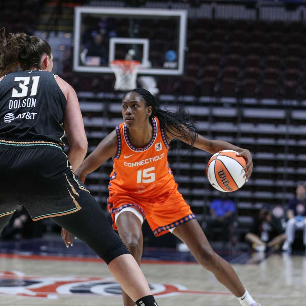Former UConn stars help CT Sun beat NY Liberty