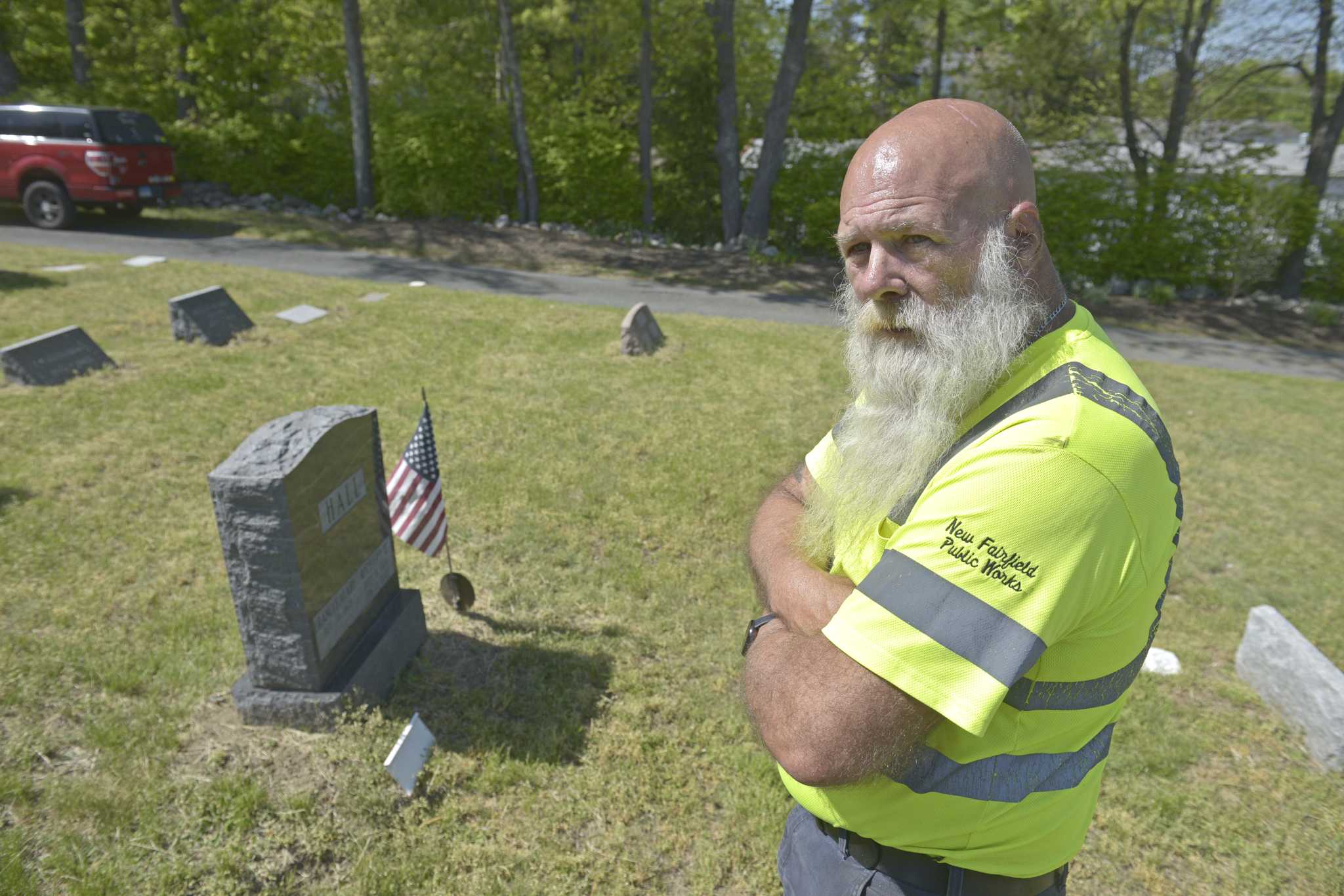 Brookfield cemeteries to resume burials under new volunteers