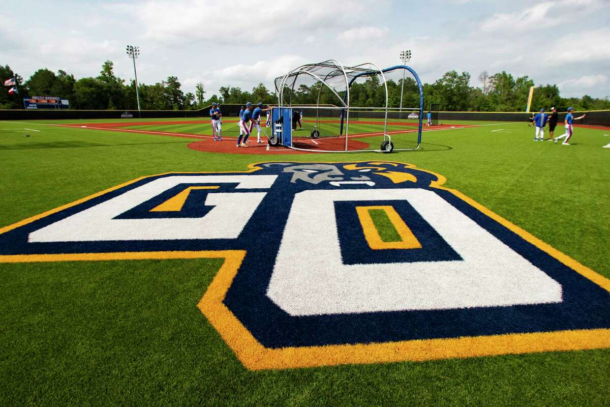 Klein Oak takes Game 1 as Grand Oaks struggles to bring in runs