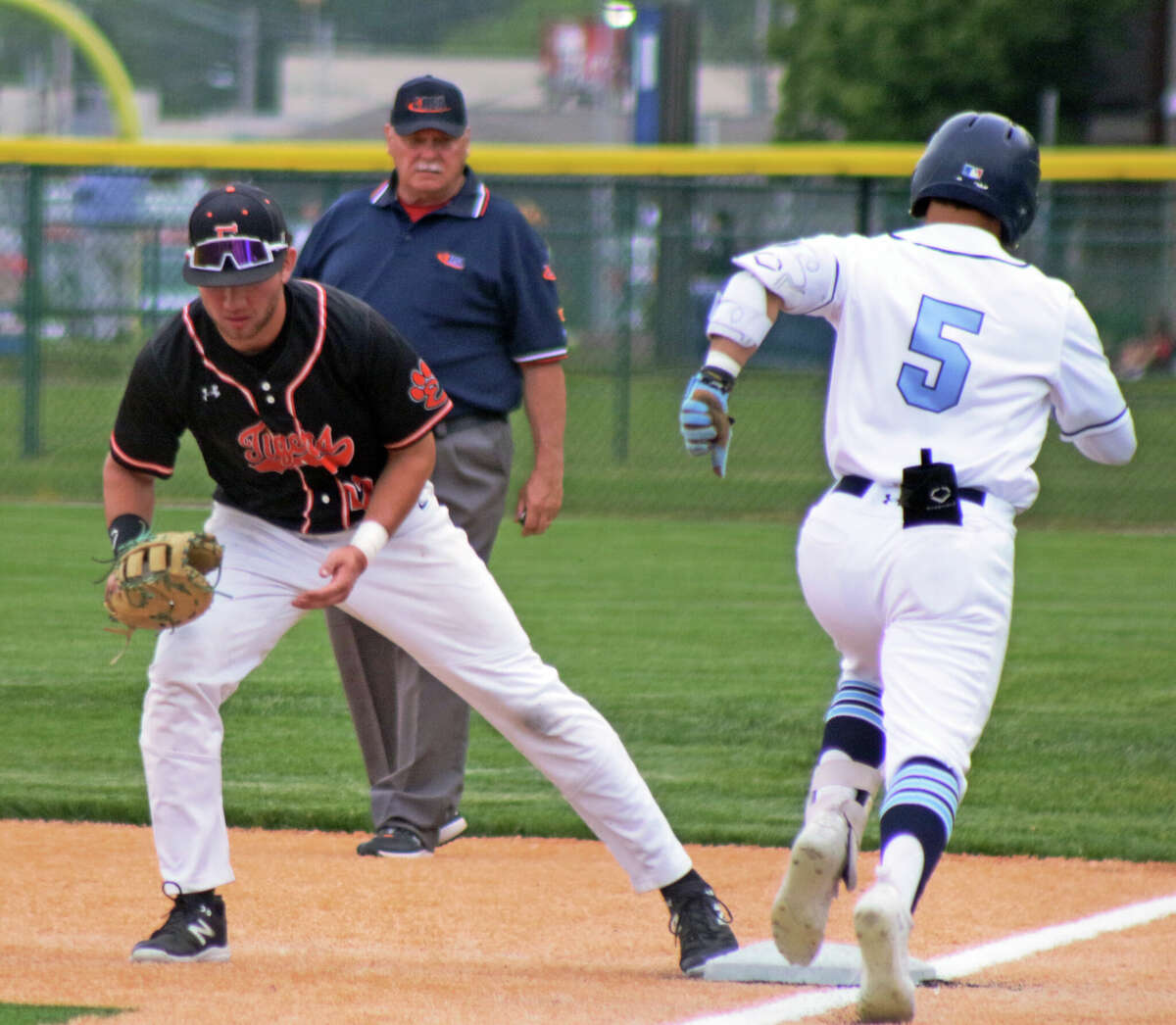 Zander Mueth, Lancers shut down Edwardsville bats