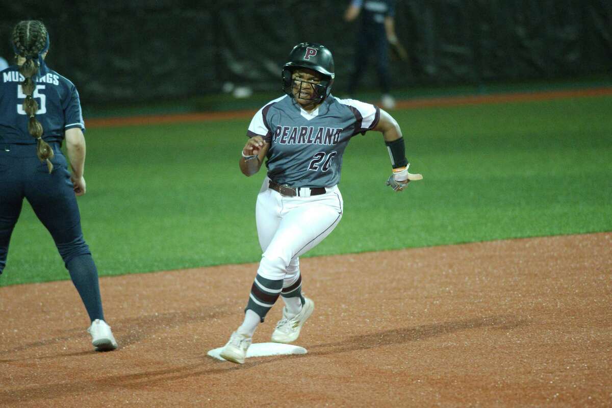 Pearland holds off Kingwood for softball playoff victory