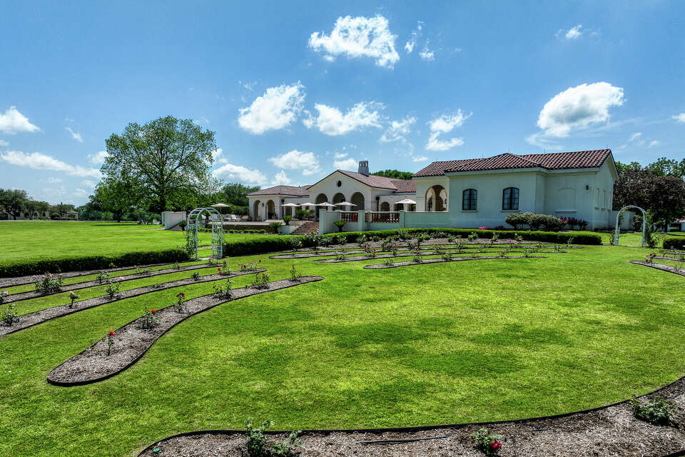 Drake's Houston home revealed to be $15 million ranch