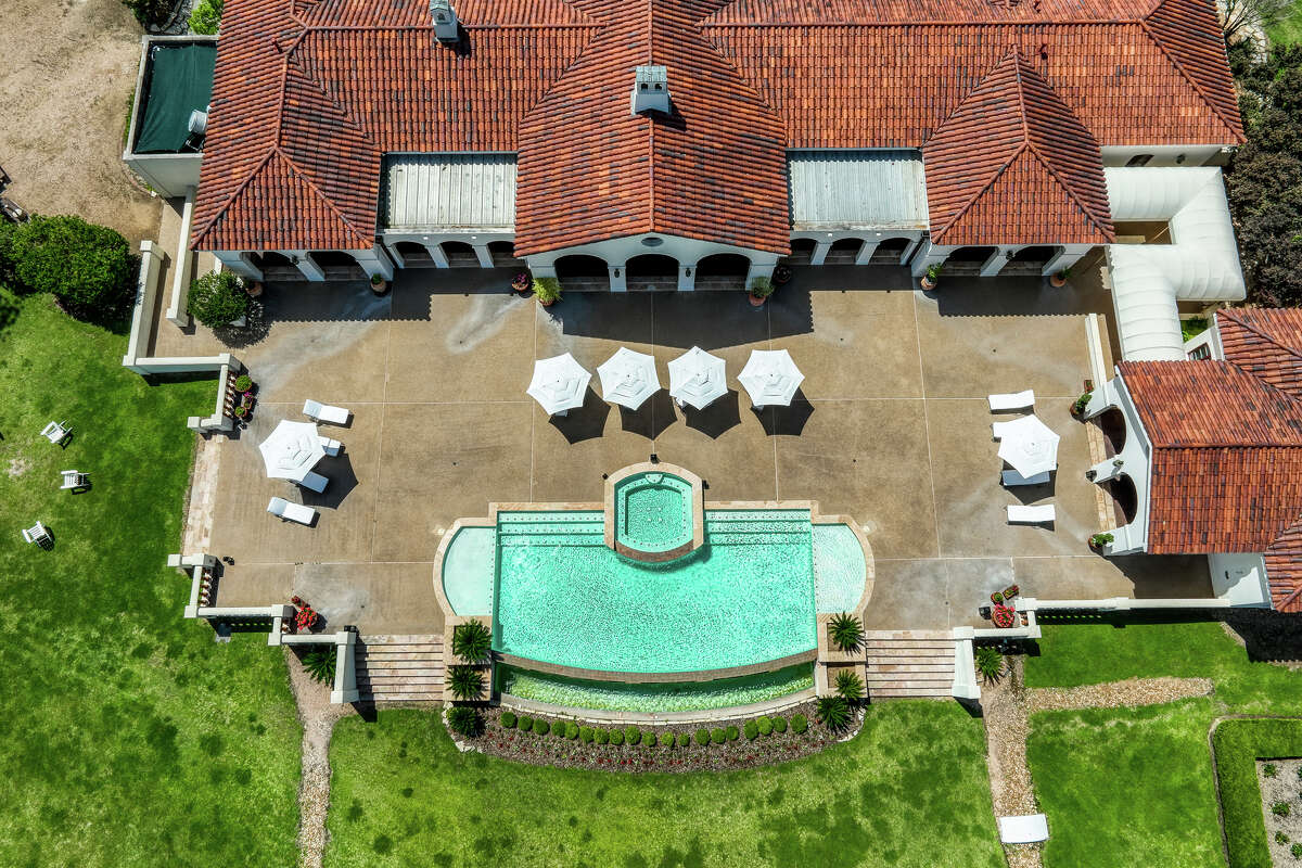 Inn at Dos Brisas, ranch resort north of Houston, for sale