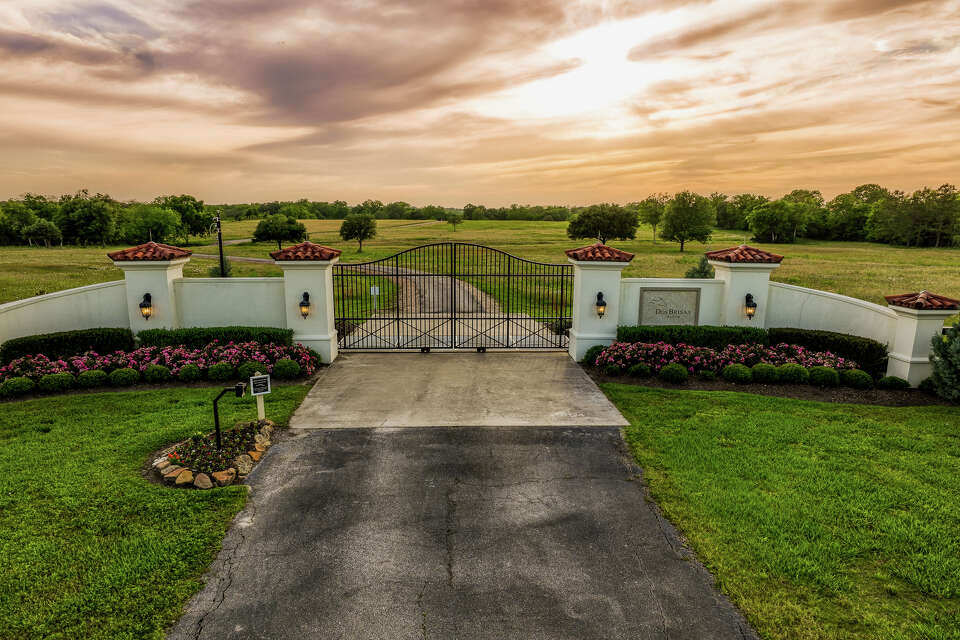 Drake's Houston home revealed to be $15 million ranch