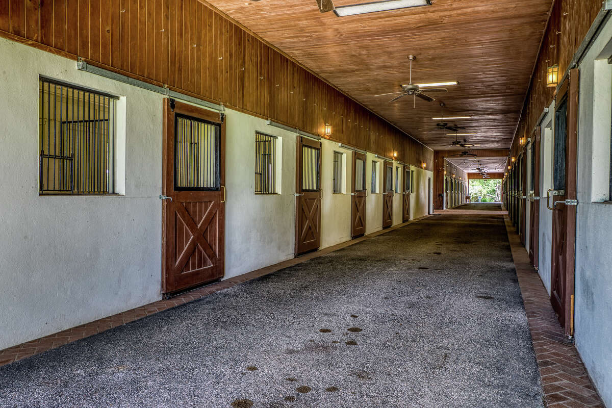 Inn at Dos Brisas, ranch resort north of Houston, for sale