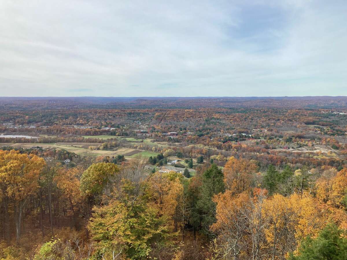Heublein Tower beacon in Simsbury to light up the night once again