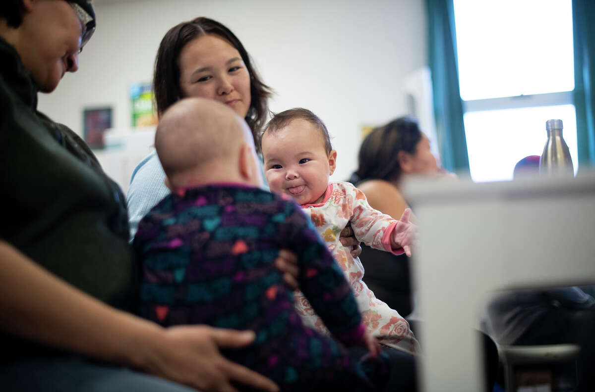 Lack of birthing services a crisis for Inuit women in northern Canada
