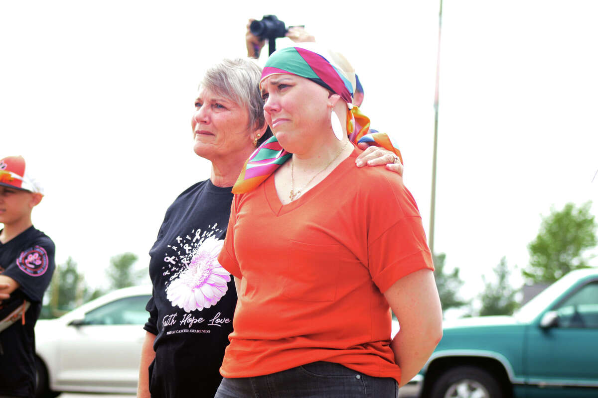 Edwardsville freshmen dedicate baseball game to mom battling cancer