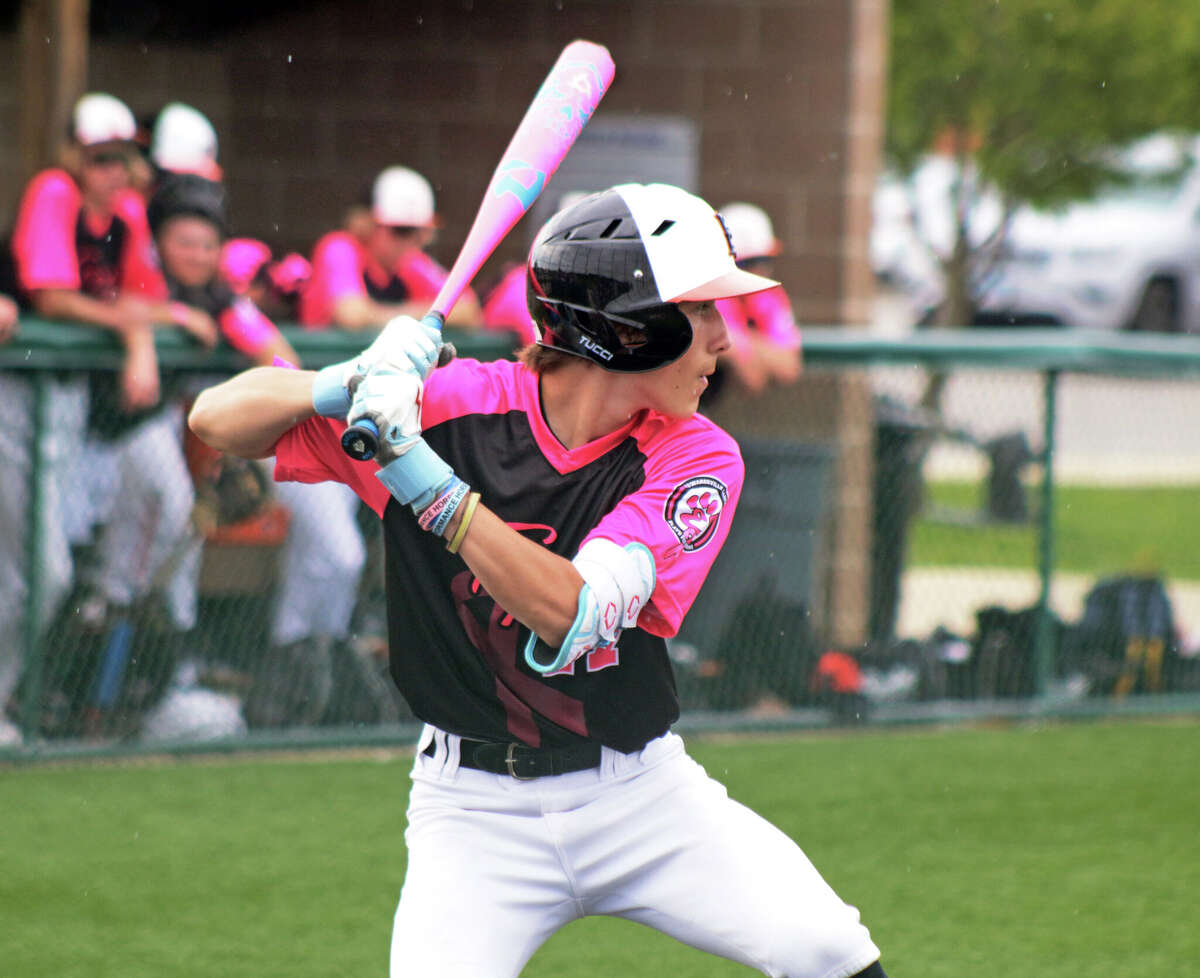 Edwardsville freshmen dedicate baseball game to mom battling cancer