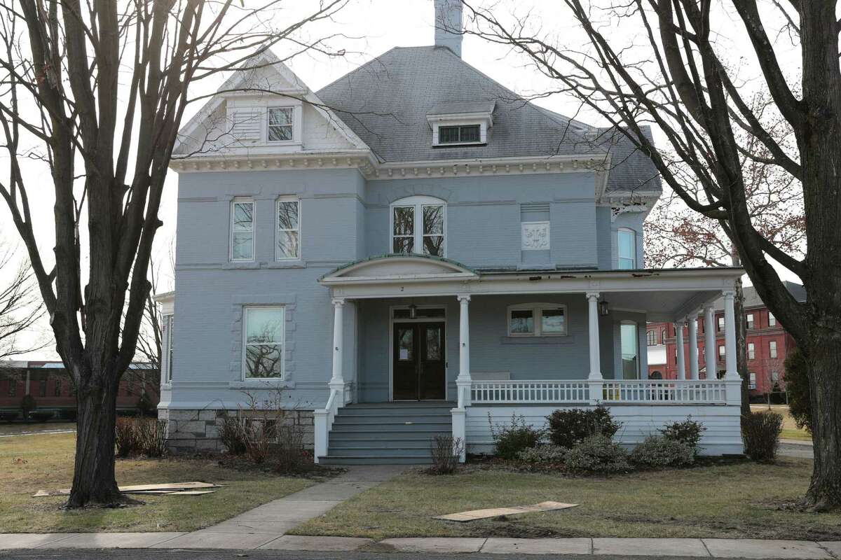 Watervliet Arsenal's historic military quarters may be razed