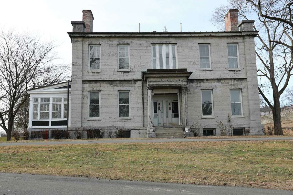 Watervliet Arsenal's historic military quarters may be razed