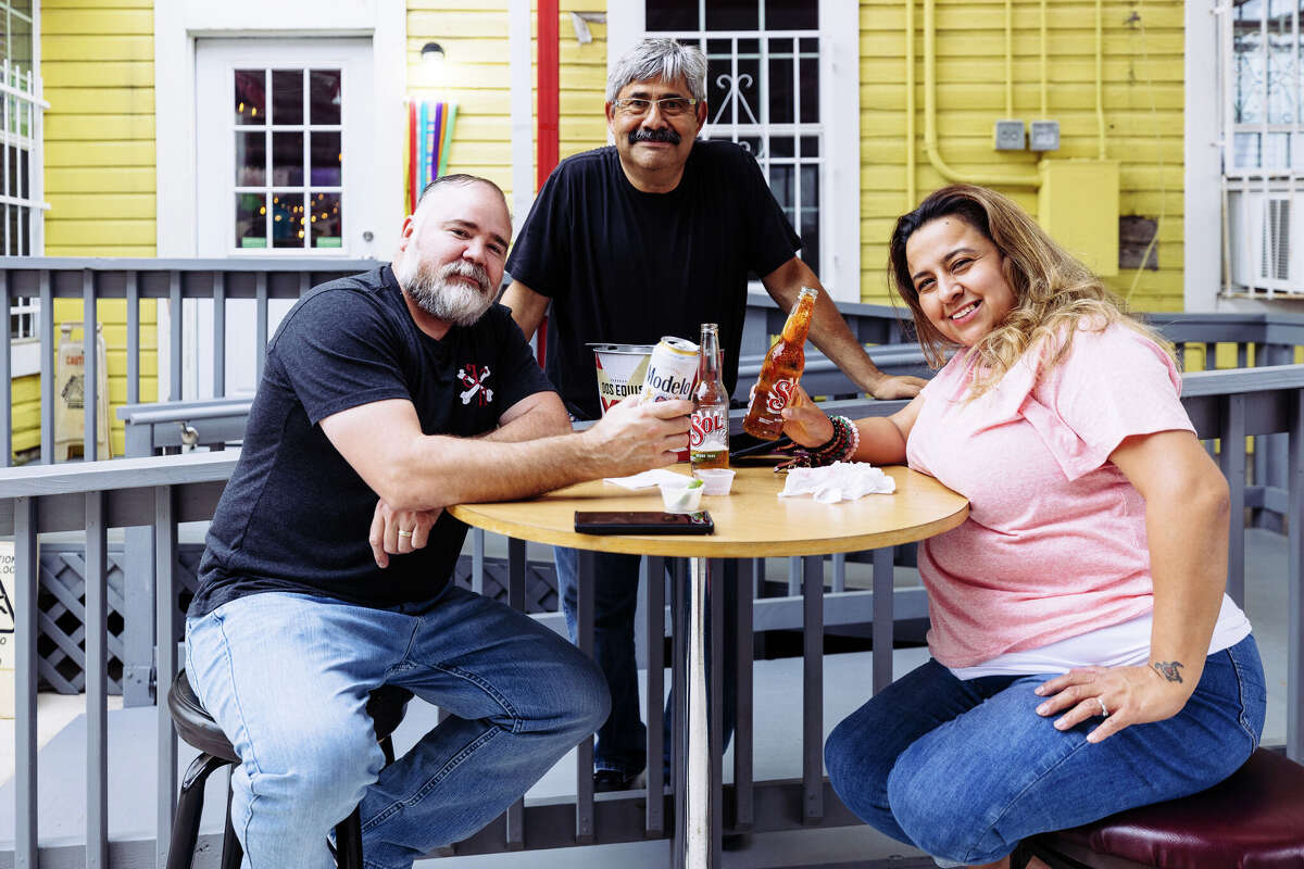 Y La Bamba brings 'Ojos del Sol' to Jaime's Place in San Antonio