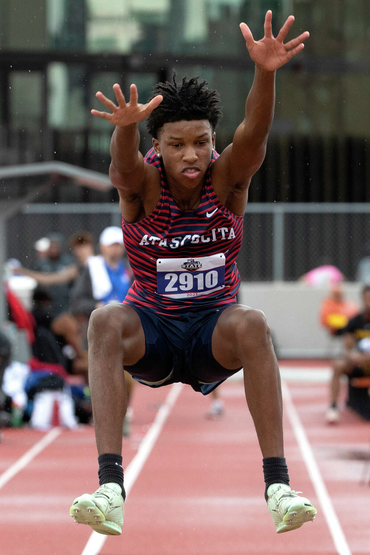 Grand Oaks’ Price, The Woodlands’ relays lead county at state track