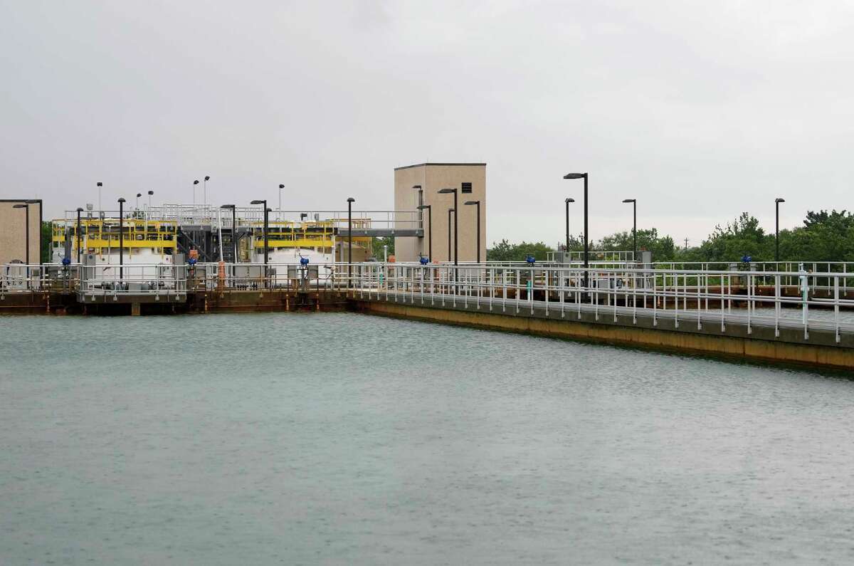 Houstonians speak against possible privatization of water plant