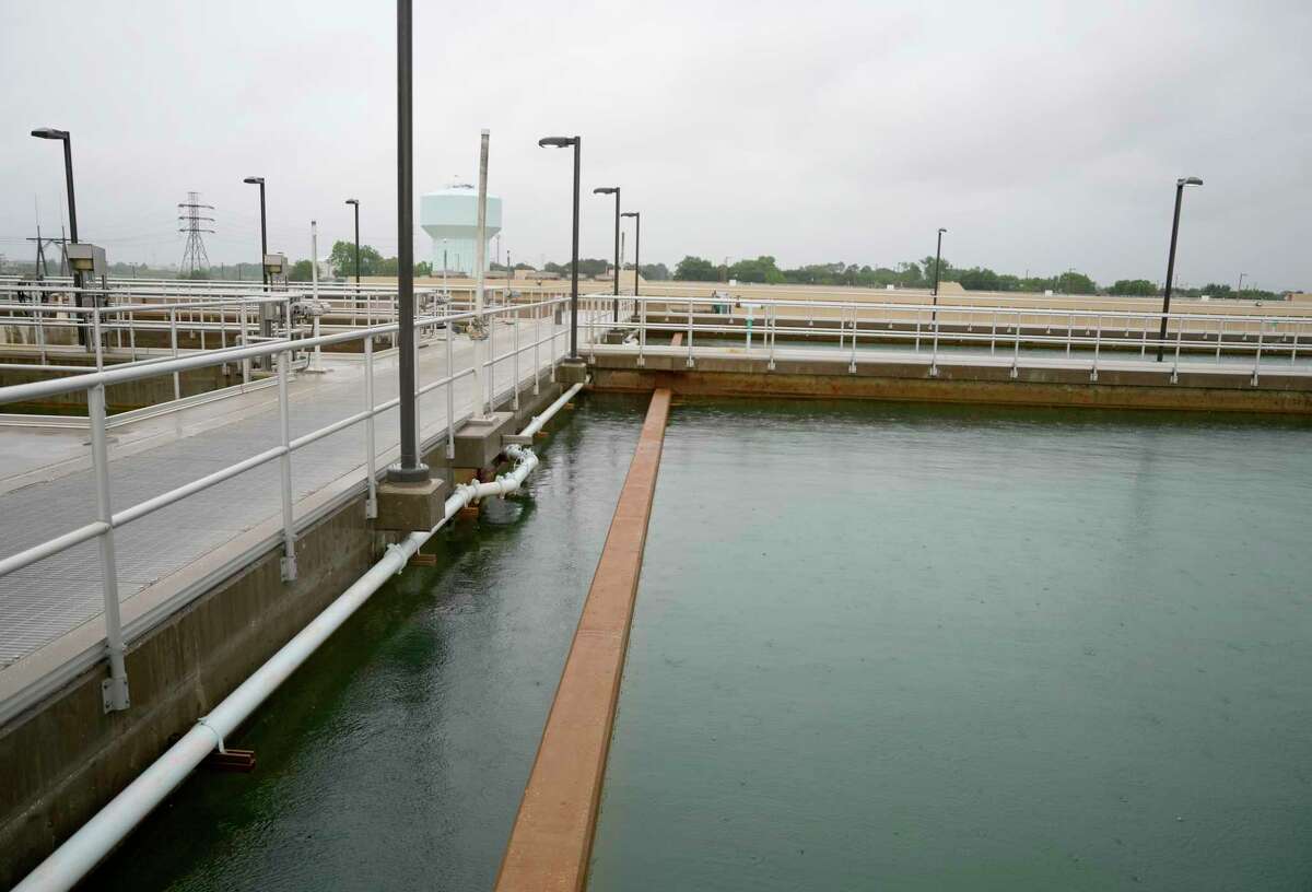 Houstonians speak against possible privatization of water plant