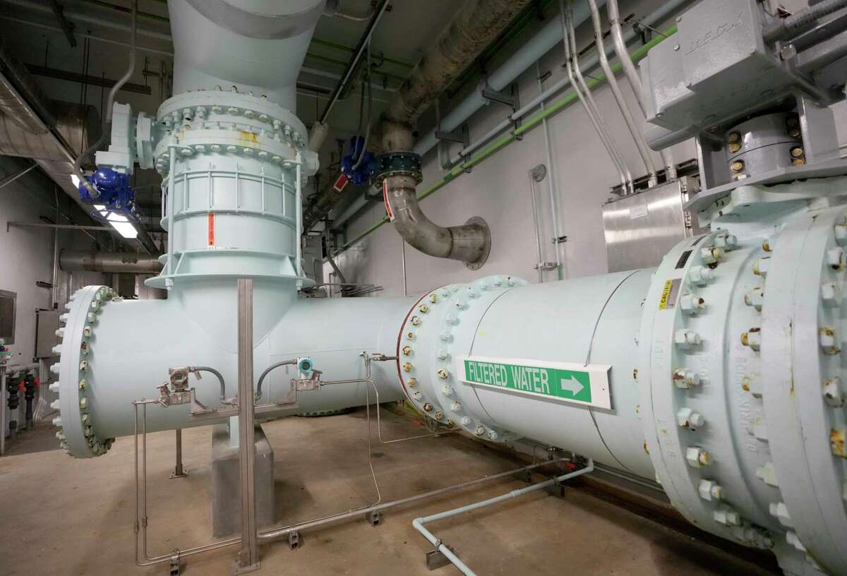 Houstonians speak against possible privatization of water plant