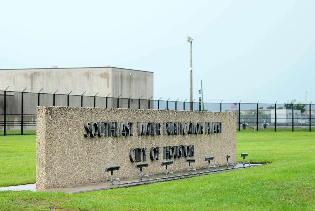 Houstonians speak against possible privatization of water plant